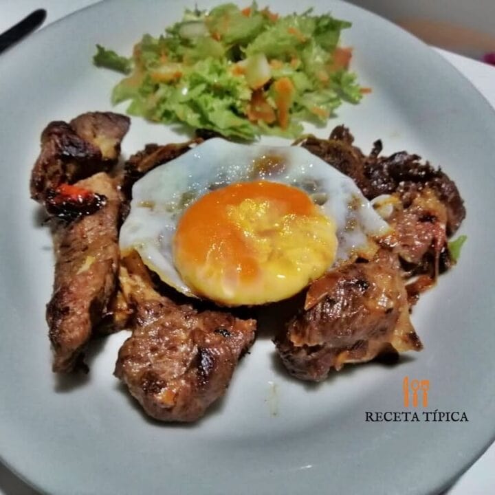 Cómo hacer Bistec a Caballo (Un Receta Tradicional)